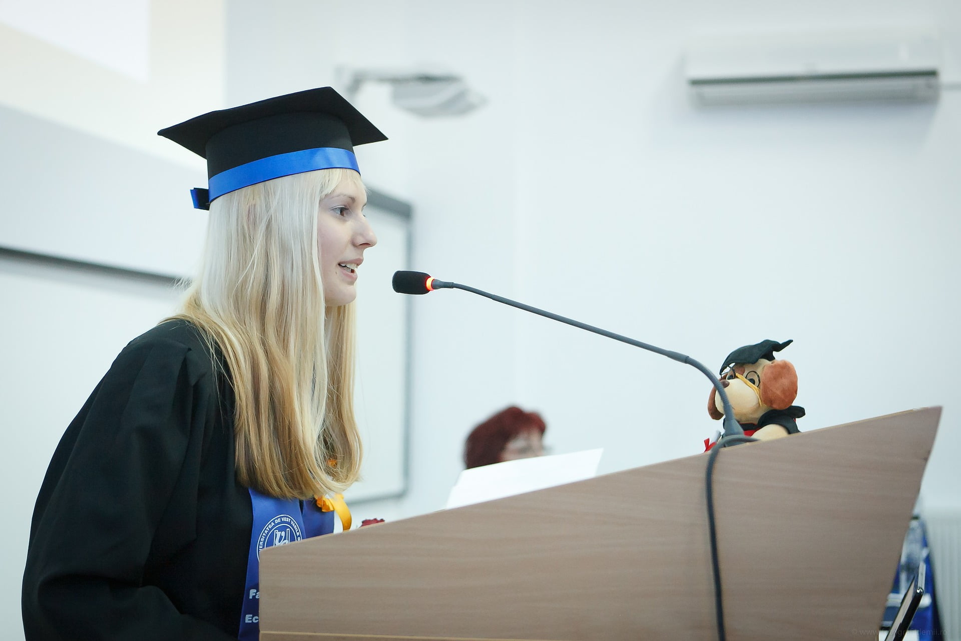 7 Proven Ways to Kick Start an Impactful Speech - EnglishBix
